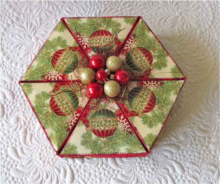 My cake for Christmas table - Geta's Quilting Studio