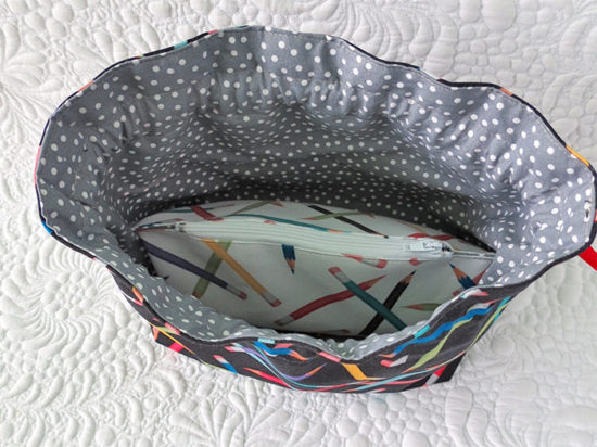 Drawstring bag with inside zipper pouch - pattern - Geta's Quilting Studio