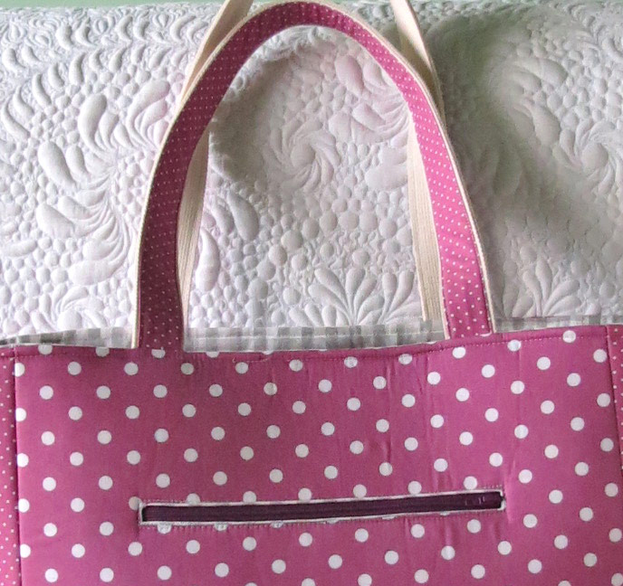 Tips for sewing zippered pockets for bags - Geta's Quilting Studio